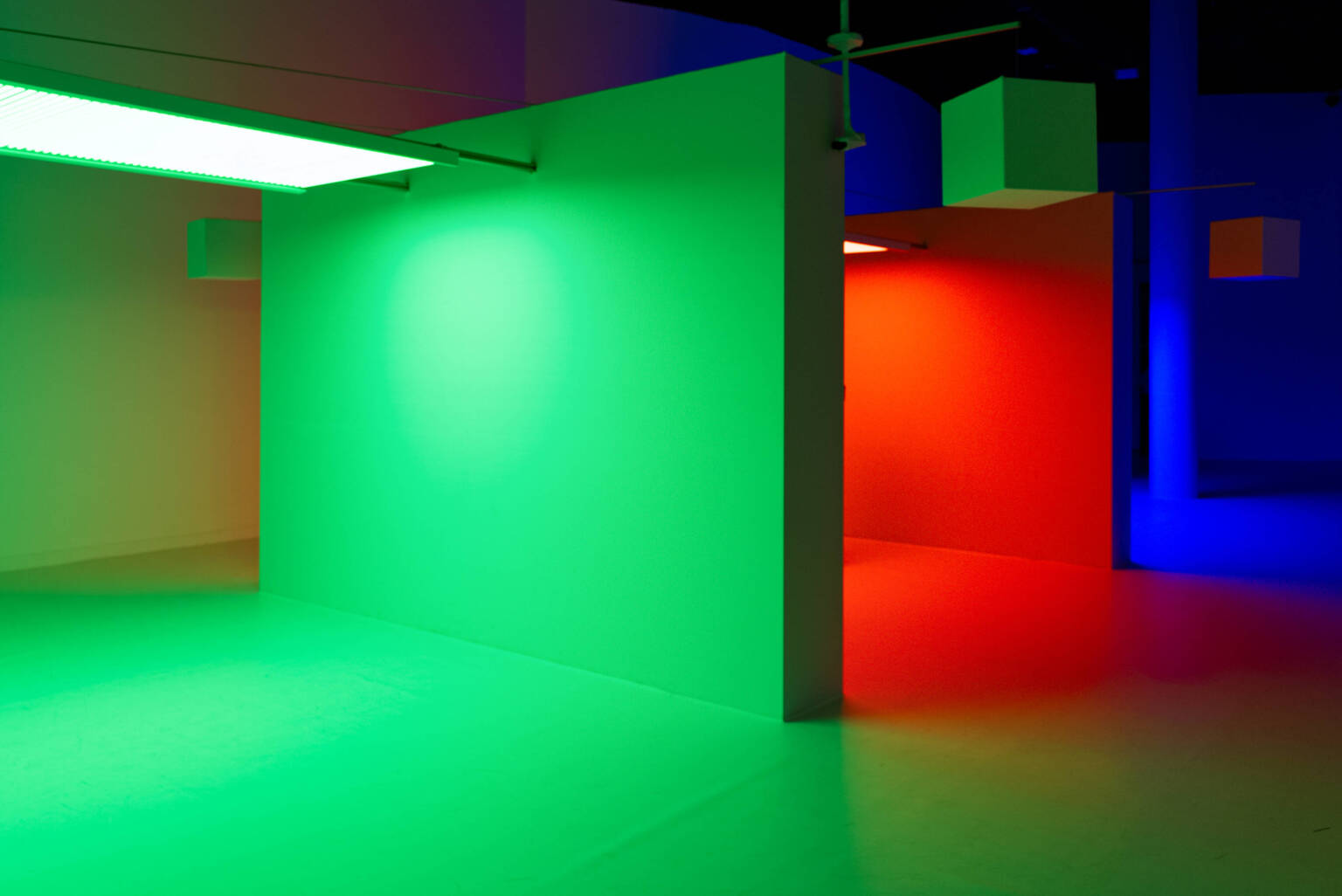 El rojo y el azul son colores complementarios