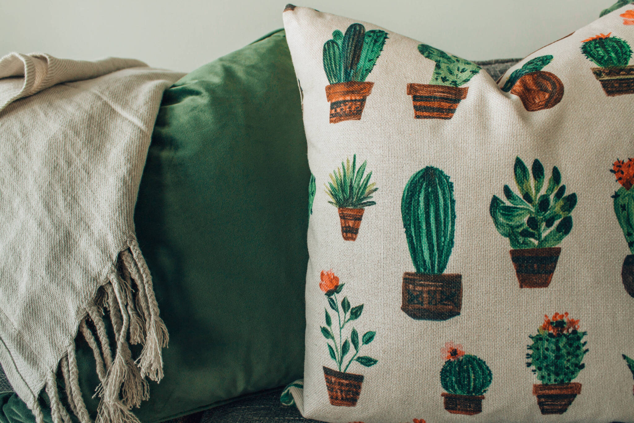 Los colores que combinan con el verde botella